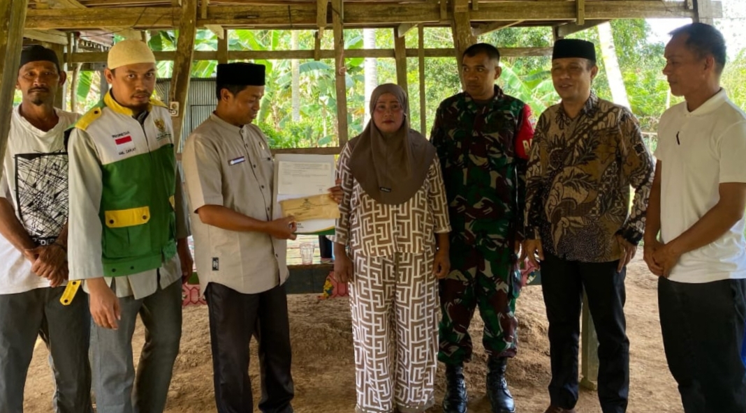 BAZNAS Enrekang Salurkan Bantuan, Bedah Rumah di Desa Ongko, Kecamatan ...
