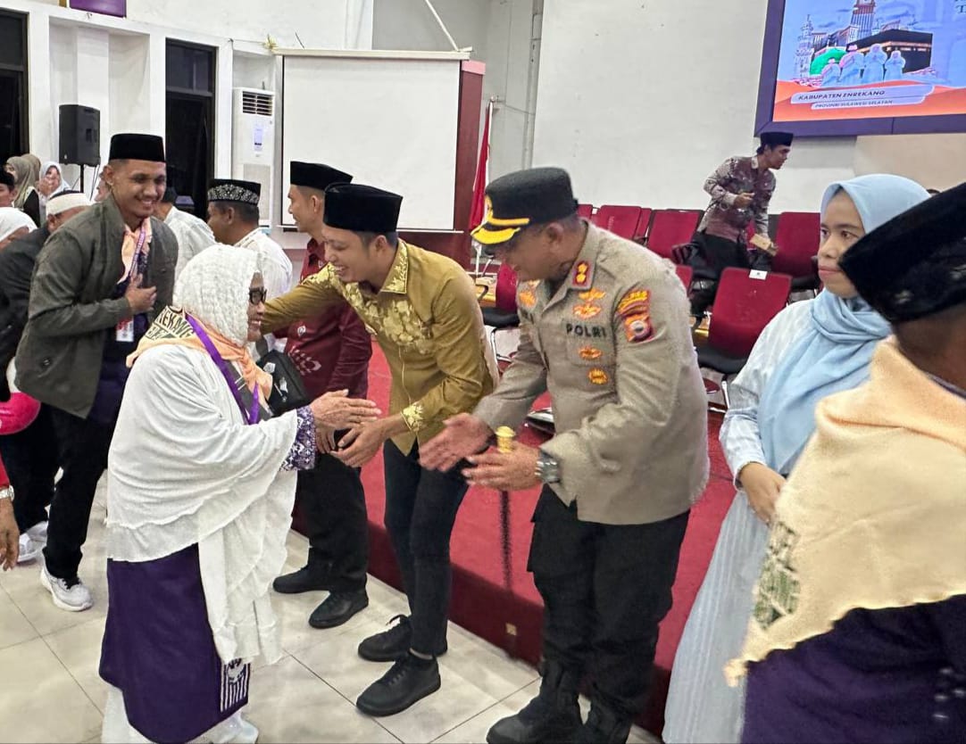Kapolres Enrekang Bersama Pemda, Pelepasan 191 Jemaah Haji Kloter 32 Enrekang – LINTASTVSULSEL.ID